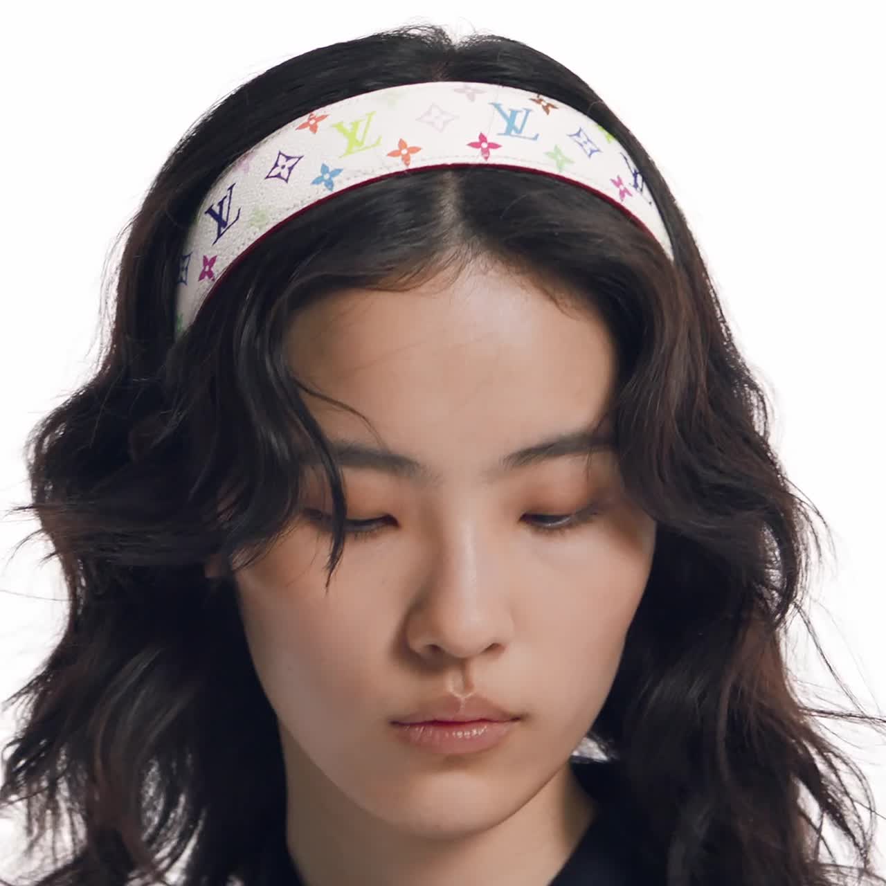 LV x TM Headband LV Outline em Monogram Colorido S00 - Acessórios ...
